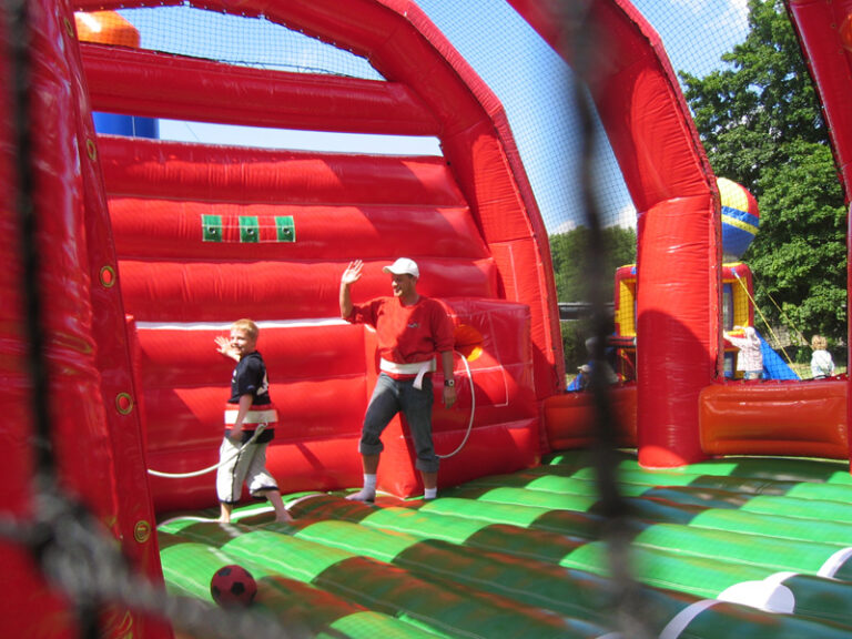 Bungee Soccer mieten | Fußball Hüpfburg Powersoccer